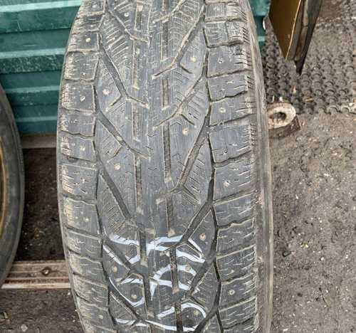 Kormoran SUV Stud 215/65 R16 102T