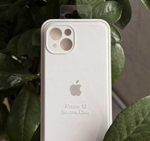 Чехол на iPhone 13