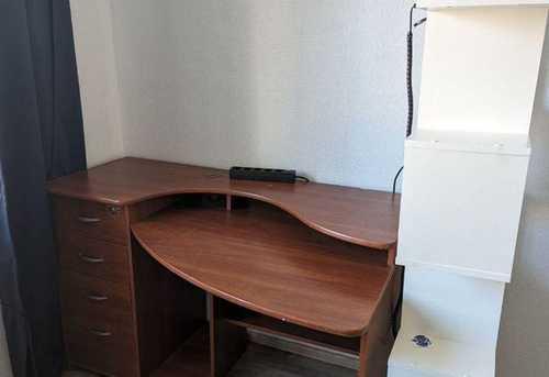 Компьютерный стол со шкафом и полками