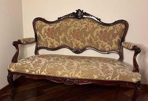 Антикварный диван и стул