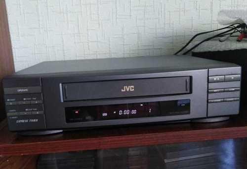 Видеомагнитофон JVC (Япония) HR-J1200A с кассетами