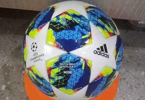 Футбольный мяч Adidas размер 1