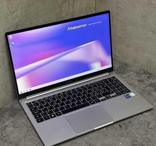 Samsung Galaxy Book 15.6" - i5-1235U, 16/512