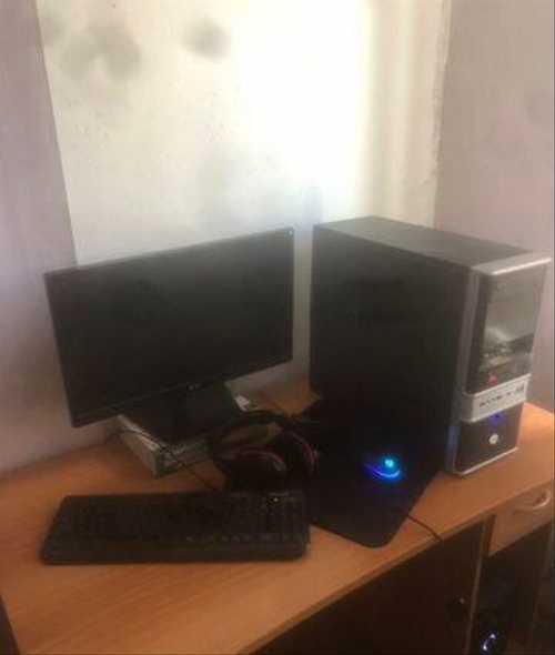 Игровой компьютер с монитором, мышкой и клав