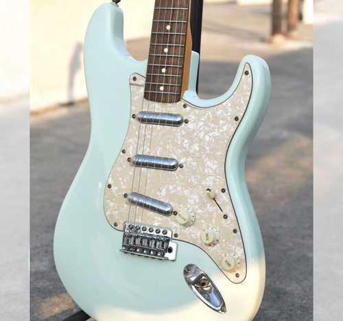 Squier Vintage Modified Surf Stratocaster Lipstick