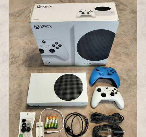 Xbox series s 512gb 2 геймпада