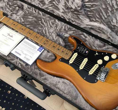 Fender Ultra Honeyburst Roasted Maple Fingerboard