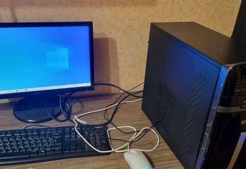Компьютер с монитором для работы