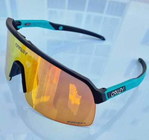 Очки oakley sutro