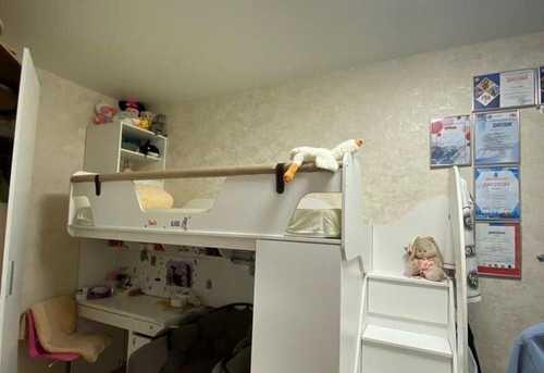 Детская кровать-чердак со шкафом