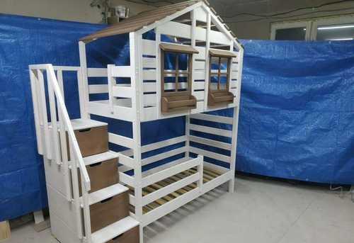 Кровать двухъярусная, домик из дерева
