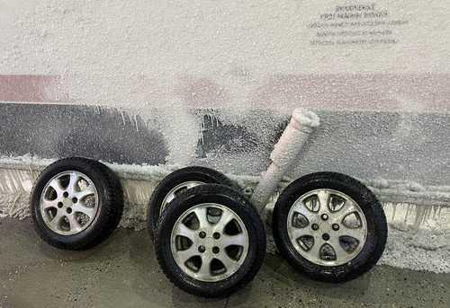 Диски Toyota R14 4x100 с зимней резиной