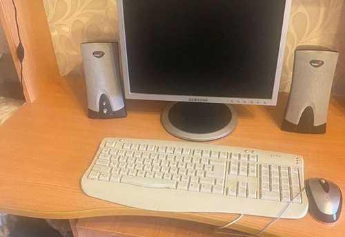 Компьютер с колонками с монитором рабочий