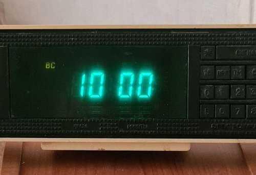 Часы электронные настольные СССР