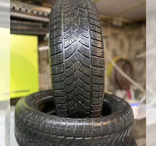 Goodyear UltraGrip Ice SUV 215/60 R17