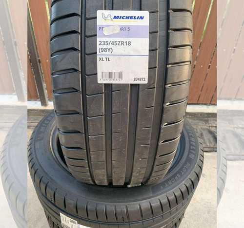 Michelin Pilot Sport 5 235/45 R18 98Y