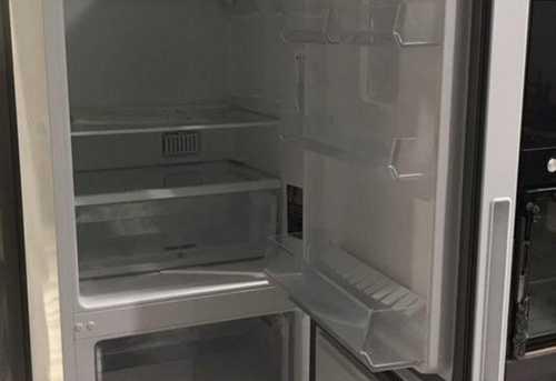 Холодильник Hotpoint-Ariston HMF 418 W