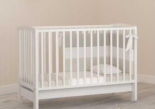 Кроватка детская с маятником