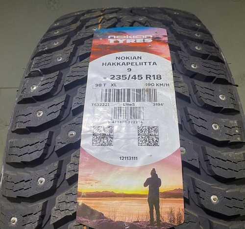 Nokian Tyres Hakkapeliitta 9 235/45 R18 98T