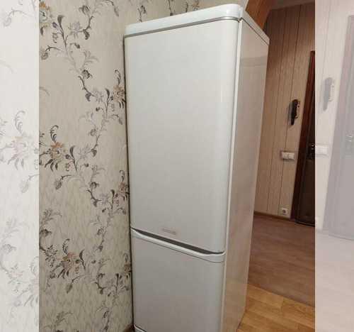 Холодильник hotpoint Ariston бу