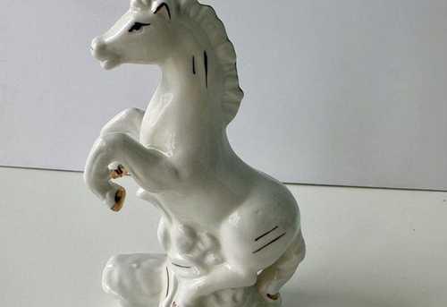 Фигурка статуэтка фарфор лошадь 14 см