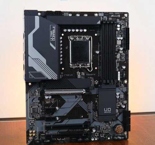 Комплект Intel i7 13700kf и Gigabyte Z790 UD DDR5