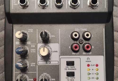 Микшерный пульт Behringer xenyx 502