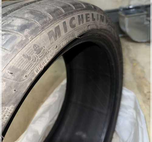 Michelin Pilot Sport 4 245/40 R19 и 275/35 R19