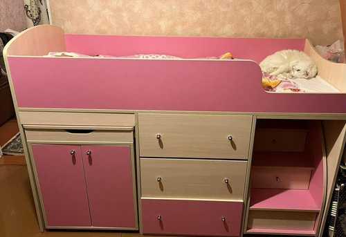 Детская кровать чердак со столом и шкафом