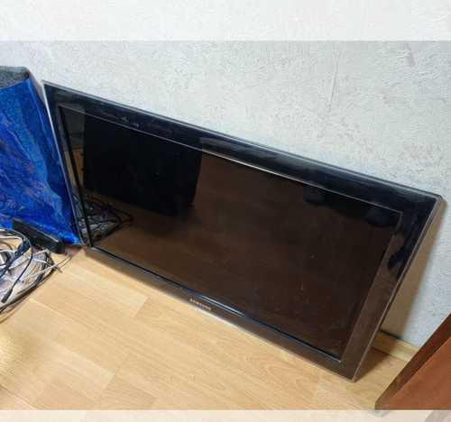 Телевизор fullHD Samsung UE-32 C5100 QW 32 дюйма