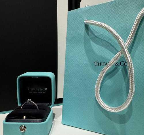 Платиновое кольцо с бриллиантами Tiffany 0.2 ct