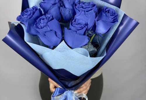 Синие розы в дизайнерской упаковке