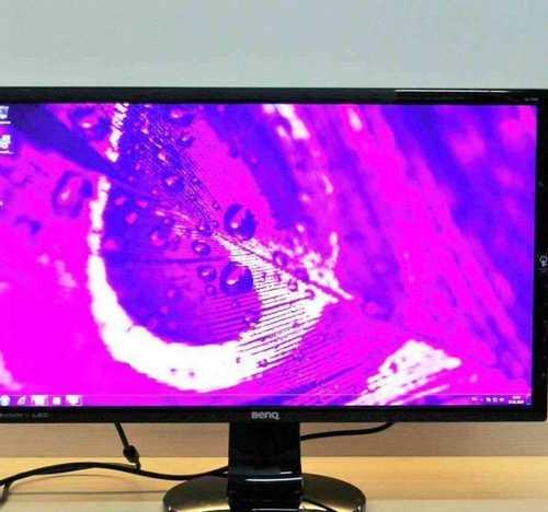 Прекрасный широкоформатный Benq "19"