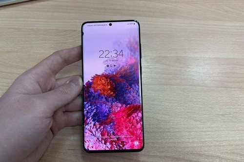 Samsung Galaxy S20 Plus с точкой