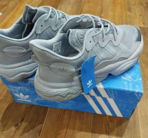 Кроссовки adidas Ozweego