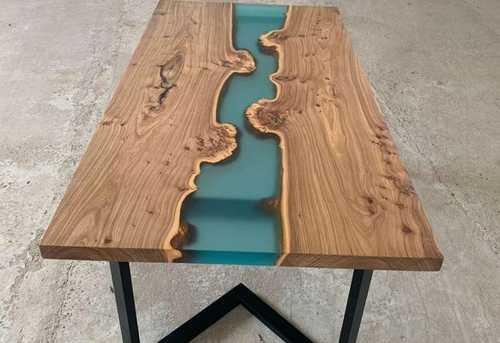 Кухонный стол из массива карагача река из смолы