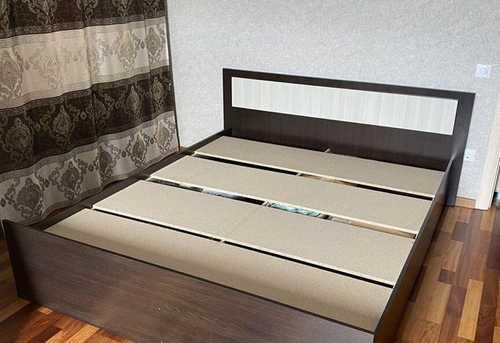 Кровать двухспальная бу без матраса