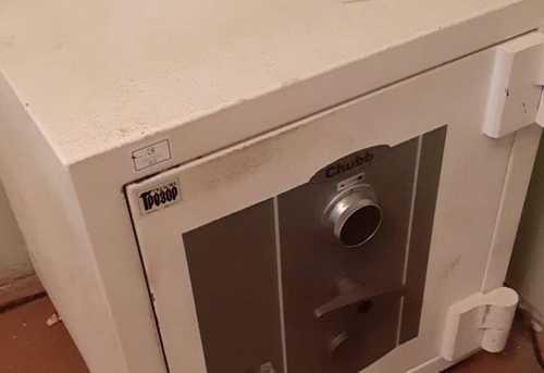 Продается сейф Chubb