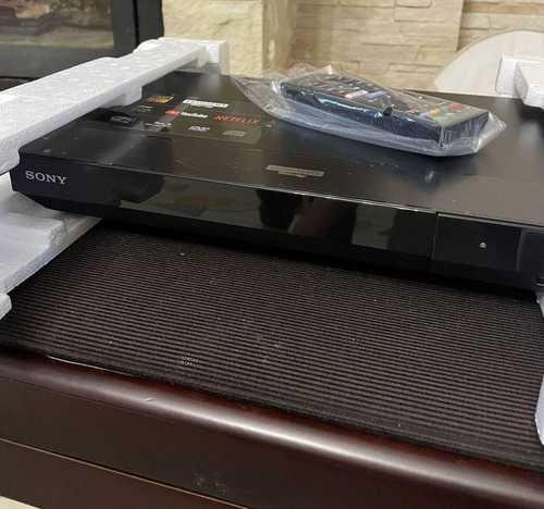 Blu ray плеер sony UBP-X700