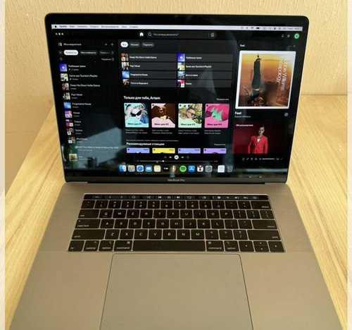 Apple Macbook Pro 2019 i7 16 256