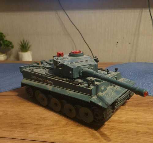Танк Huan Qi Tiger HQ518 в масштабе 1/24 27 Mhz