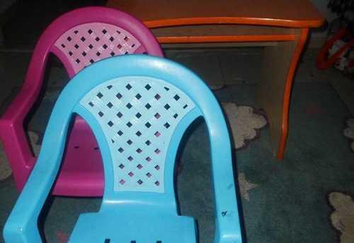 Детский стол и стулья