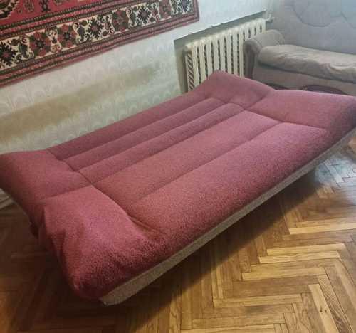 Диван в добрые руки