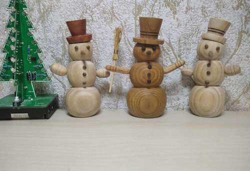 Елочная игрушка снеговик. (Из дерева)