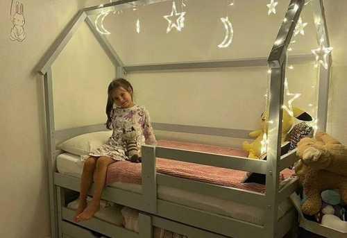 Кровать с выдвижным спальным местом в форме домика