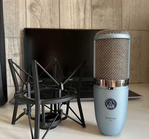 Студийный микрофон akg p420 голубой