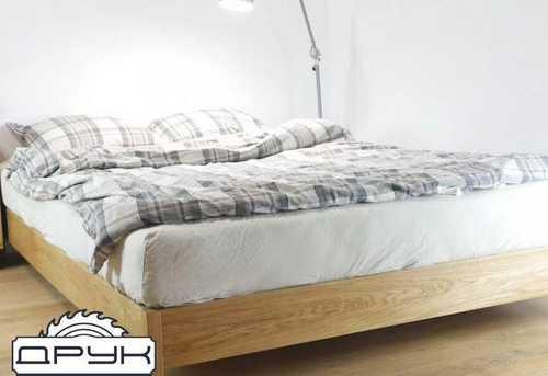Двуспальная кровать из массива