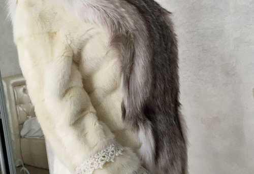 Шуба норковая белая с воротником полярная лиса