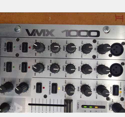 Микшерный пульт behringer VMX 1000