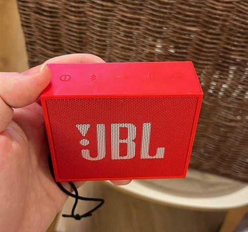 Портативная колонка jbl go